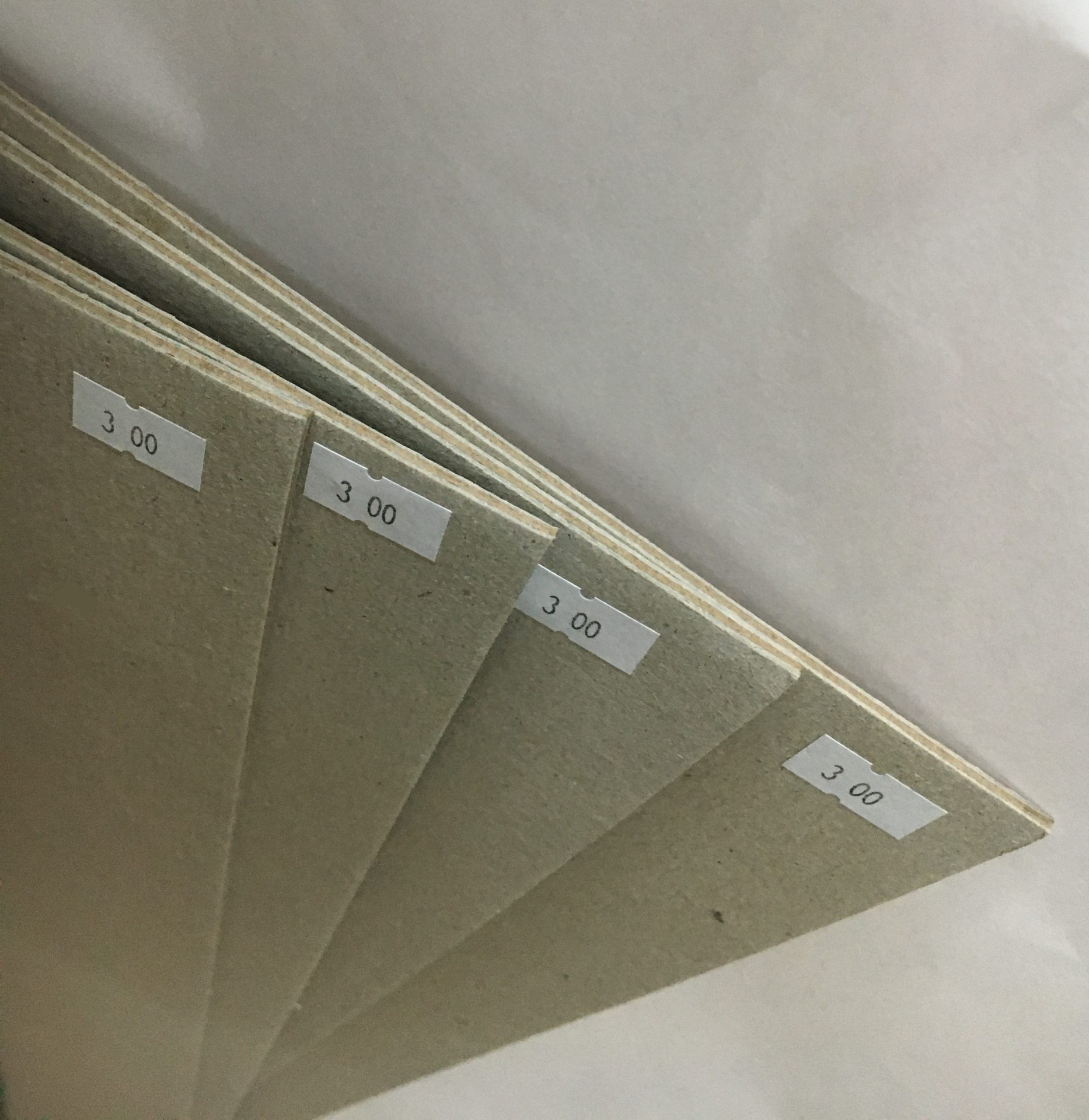 CARTON GRIS 3 mm. - Papelera Delonce