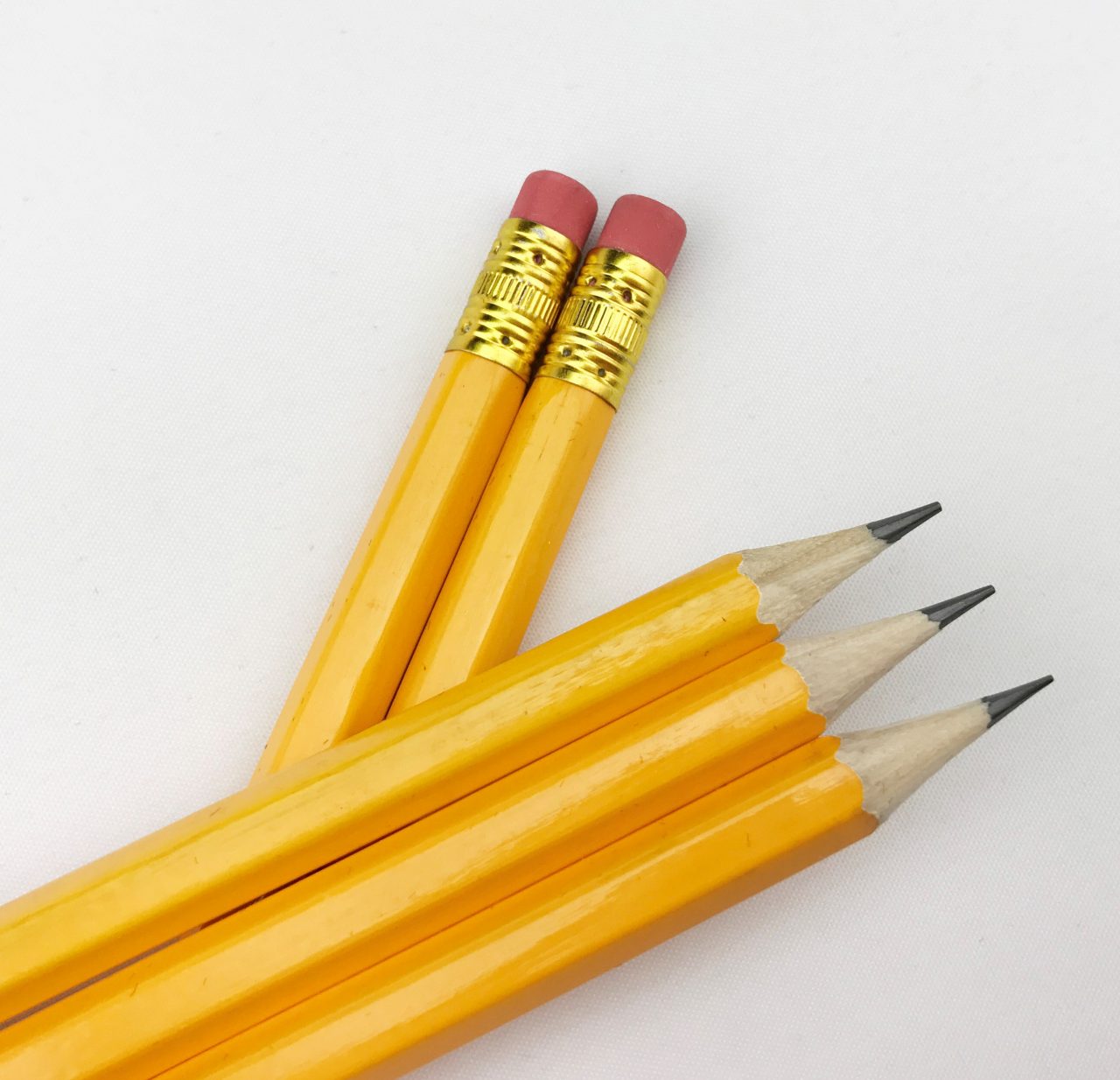 LAPIZ NEGRO CHINO CON GOMA x 12 u. - Papelera Delonce